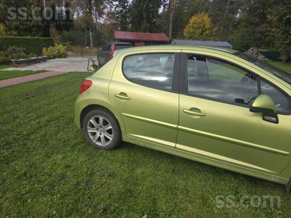 Green Peugeot 207 2008 in Ogre, with an engine capacity of 1.60 L and mileage of 175 thousand km for 1220 €, photo 7 on AUTOMOTO.COM.LV