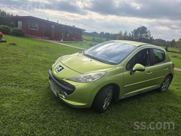 Green Peugeot 207 2008 in Ogre, with an engine capacity of 1.60 L and mileage of 175 thousand km for 1220 €, photo 9 on AUTOMOTO.COM.LV