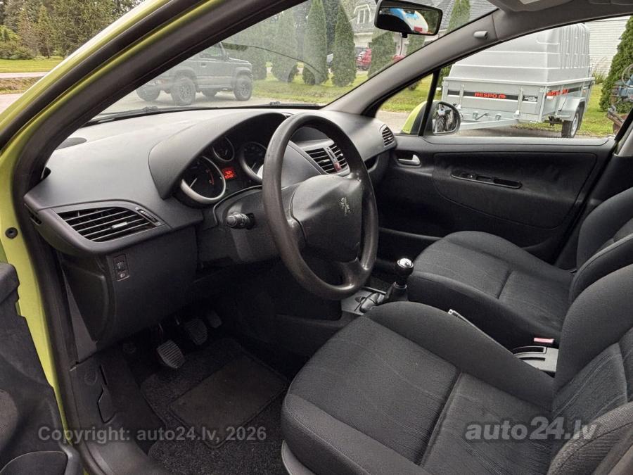 Зеленый Пежо 207 2008 в Пярну, объемом двигателя 1.60 л и пробегом 155 тыс. км за 2499 €, фото 9 на AUTOMOTO.COM.LV