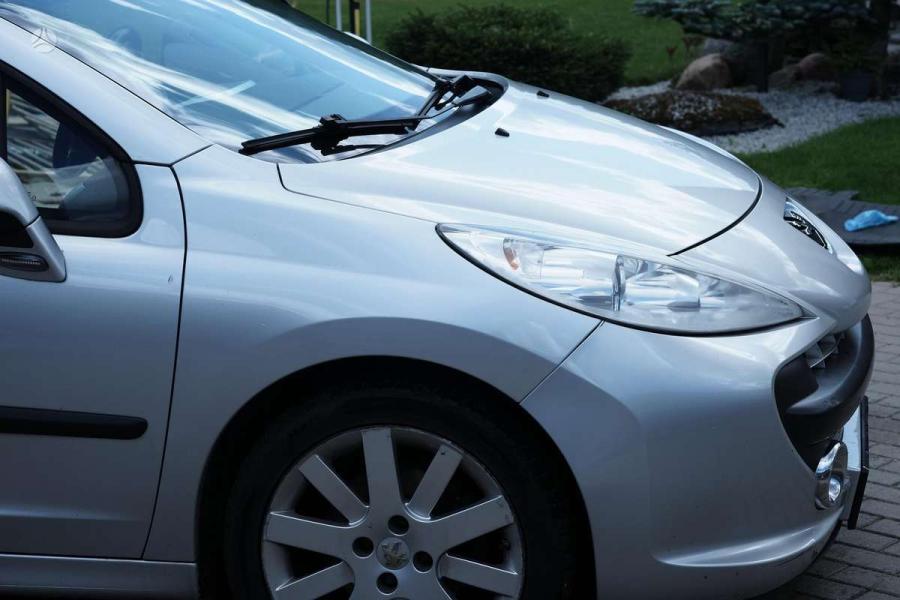Grey Peugeot 207 2007 in Vilnius, with an engine capacity of 1.60 L and mileage of 272 thousand km for 2150 €, photo 8 on AUTOMOTO.COM.LV