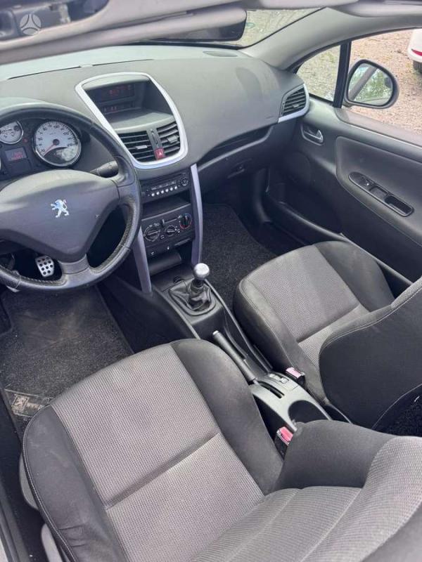 Grey Peugeot 207 2008 in Kelme, with an engine capacity of 1.60 L and mileage of 146 thousand km for 1899 €, photo 4 on AUTOMOTO.COM.LV