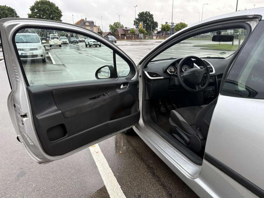 Grey Peugeot 207 2009 in Kaunas, with an engine capacity of 1.56 L and mileage of 201 thousand km for 1200 €, photo 10 on AUTOMOTO.COM.LV