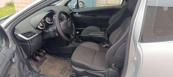 Peugeot 207 2010 Utena vietnÄ PelÄks Peugeot 207 2010 Utena, ar dzinÄja tilpumu 1.60 L un nobraukumu 216 tÅ«kst. km par 1900 ā¬, foto 5 vietnÄ AUTOMOTO.COM.LV