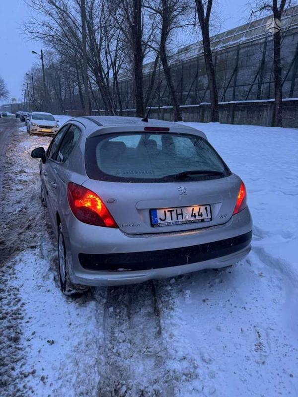 Grey Peugeot 207 2006 in Klaipeda, with an engine capacity of 1.40 L and mileage of 182 thousand km for 999 €, photo 3 on AUTOMOTO.COM.LV