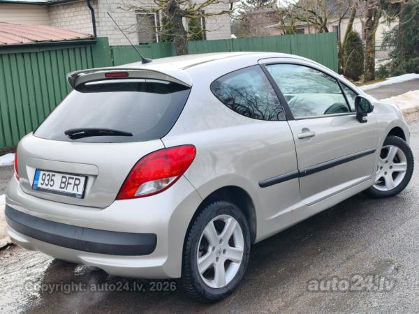 Grey Peugeot 207 2006 in Tartu, with an engine capacity of 1.60 L and mileage of 239 thousand km for 1499 €, photo 4 on AUTOMOTO.COM.LV