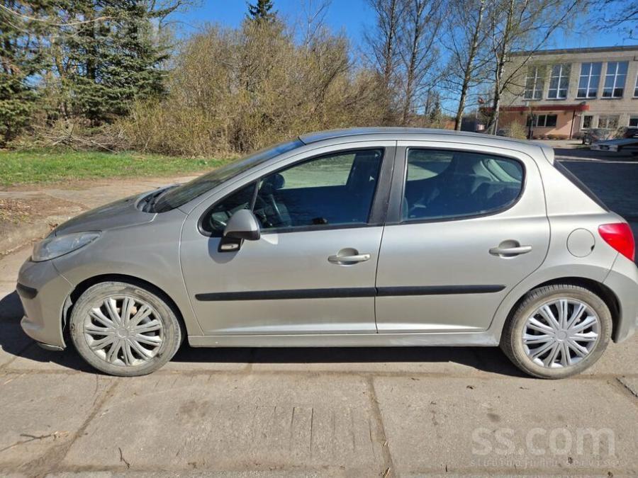 Grey Peugeot 207 2006 in Talsi, with an engine capacity of 1.60 L and mileage of 244 thousand km for 1100 €, photo 5 on AUTOMOTO.COM.LV