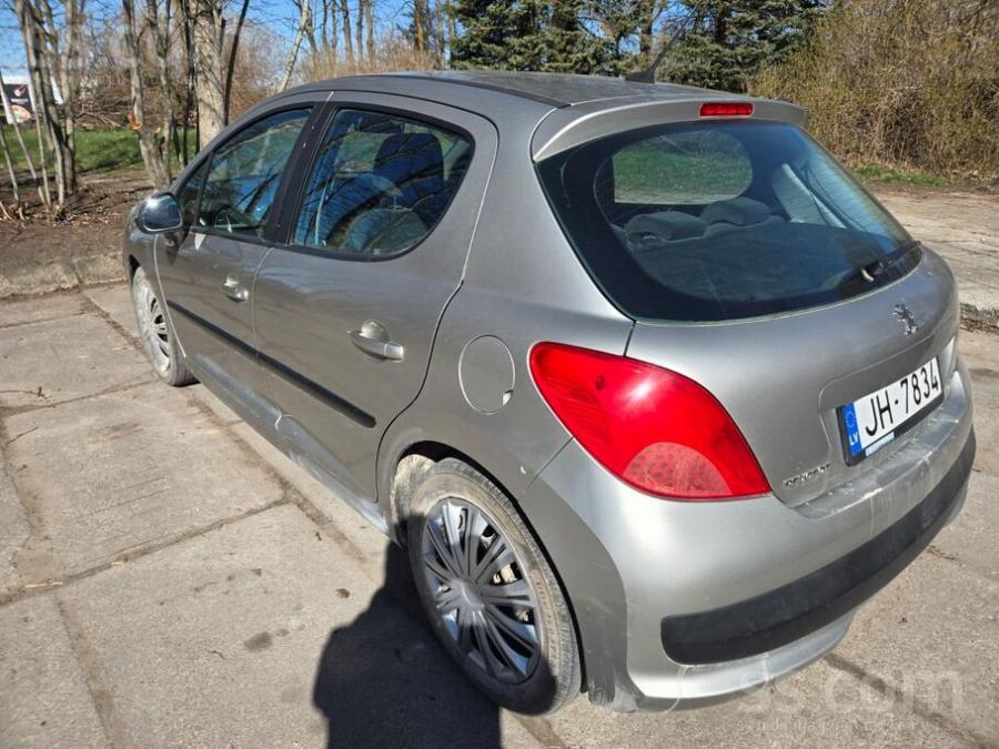 Grey Peugeot 207 2006 in Talsi, with an engine capacity of 1.60 L and mileage of 244 thousand km for 1100 €, photo 7 on AUTOMOTO.COM.LV