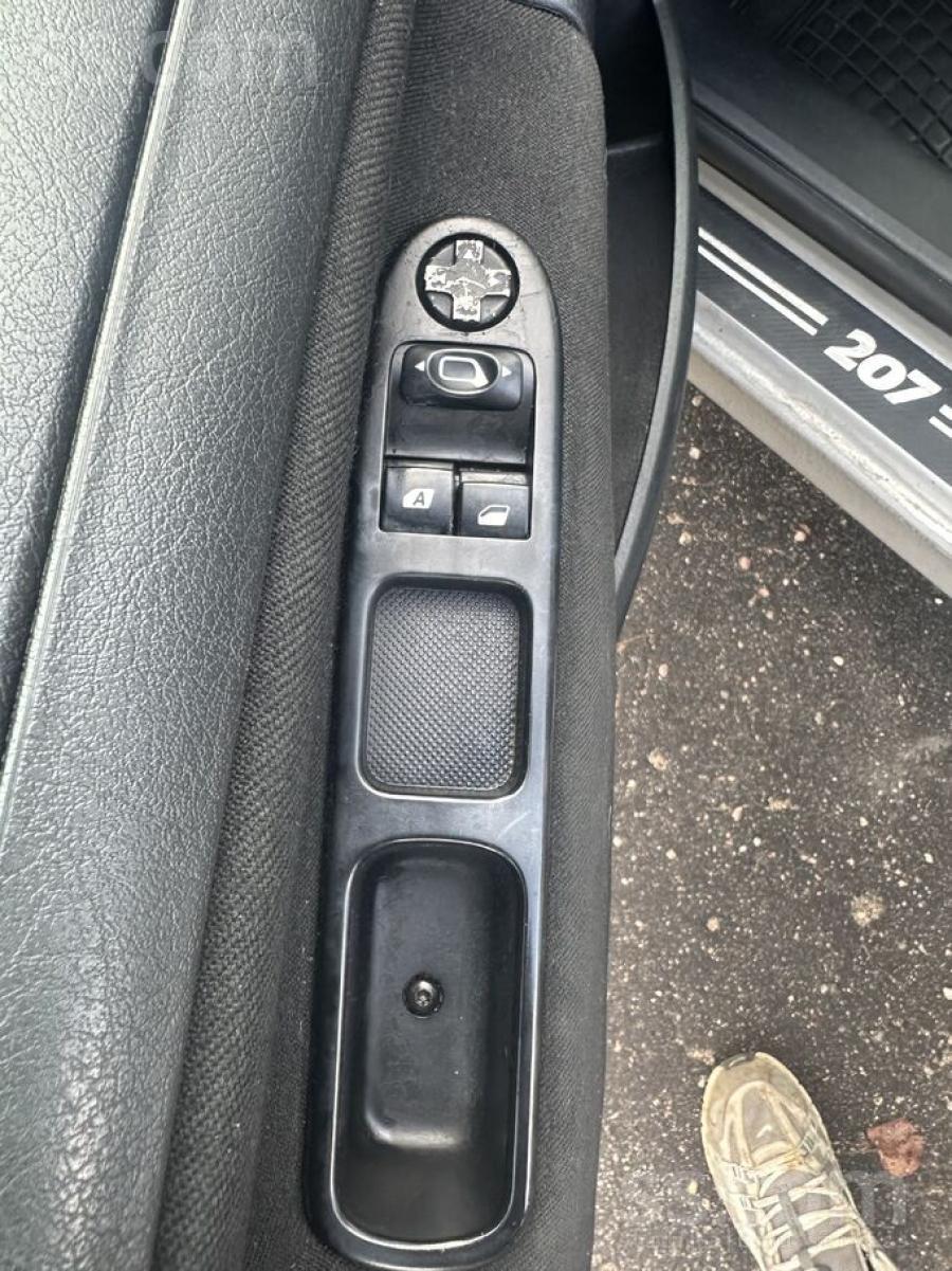 Pelēks Peugeot 207 2007 Daugavpils, ar dzinēja tilpumu 1.40 L un nobraukumu 320 tūkst. km par 1150 €, foto 3 vietnē AUTOMOTO.COM.LV