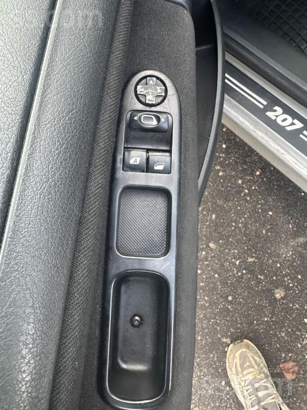 Grey Peugeot 207 2007 in Daugavpils, with an engine capacity of 1.40 L and mileage of 320 thousand km for 1150 €, photo 3 on AUTOMOTO.COM.LV
