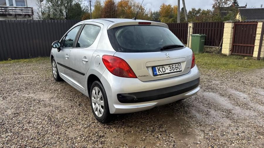 Grey Peugeot 207 2007 in Rezekne, with an engine capacity of 1.40 L and mileage of 218 thousand km for 1150 €, photo 3 on AUTOMOTO.COM.LV