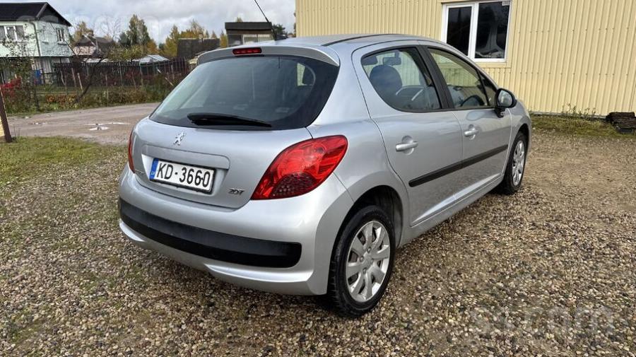 Grey Peugeot 207 2007 in Rezekne, with an engine capacity of 1.40 L and mileage of 218 thousand km for 1150 €, photo 4 on AUTOMOTO.COM.LV