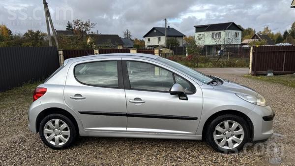 Grey Peugeot 207 2007 in Rezekne, with an engine capacity of 1.40 L and mileage of 218 thousand km for 1150 €, photo 5 on AUTOMOTO.COM.LV