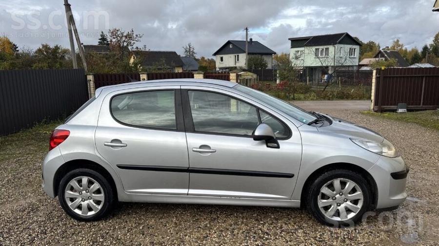 Grey Peugeot 207 2007 in Rezekne, with an engine capacity of 1.40 L and mileage of 218 thousand km for 1150 €, photo 5 on AUTOMOTO.COM.LV