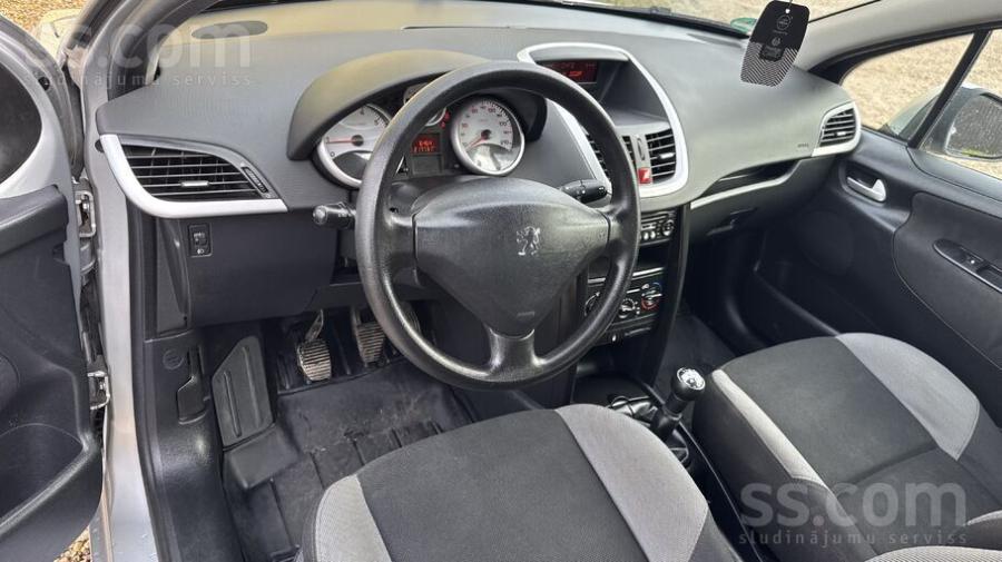 Grey Peugeot 207 2007 in Rezekne, with an engine capacity of 1.40 L and mileage of 218 thousand km for 1150 €, photo 8 on AUTOMOTO.COM.LV