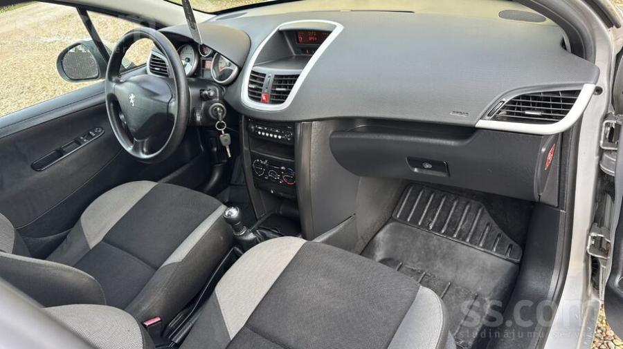 Grey Peugeot 207 2007 in Rezekne, with an engine capacity of 1.40 L and mileage of 218 thousand km for 1150 €, photo 10 on AUTOMOTO.COM.LV
