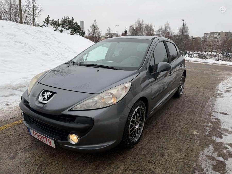 Grey Peugeot 207 2008 in Vilnius, with an engine capacity of 1.59 L and mileage of 240 thousand km for 1650 €, photo 3 on AUTOMOTO.COM.LV
