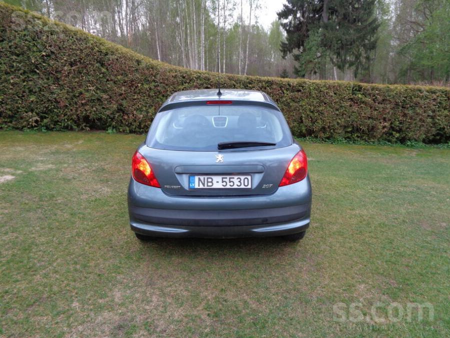 Grey Peugeot 207 2008 in Ogre, with an engine capacity of 1.40 L and mileage of 240 thousand km for 2600 €, photo 3 on AUTOMOTO.COM.LV