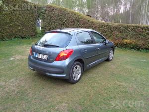 Grey Peugeot 207 2008 in Ogre, with an engine capacity of 1.40 L and mileage of 240 thousand km for 2600 €, photo 4 on AUTOMOTO.COM.LV