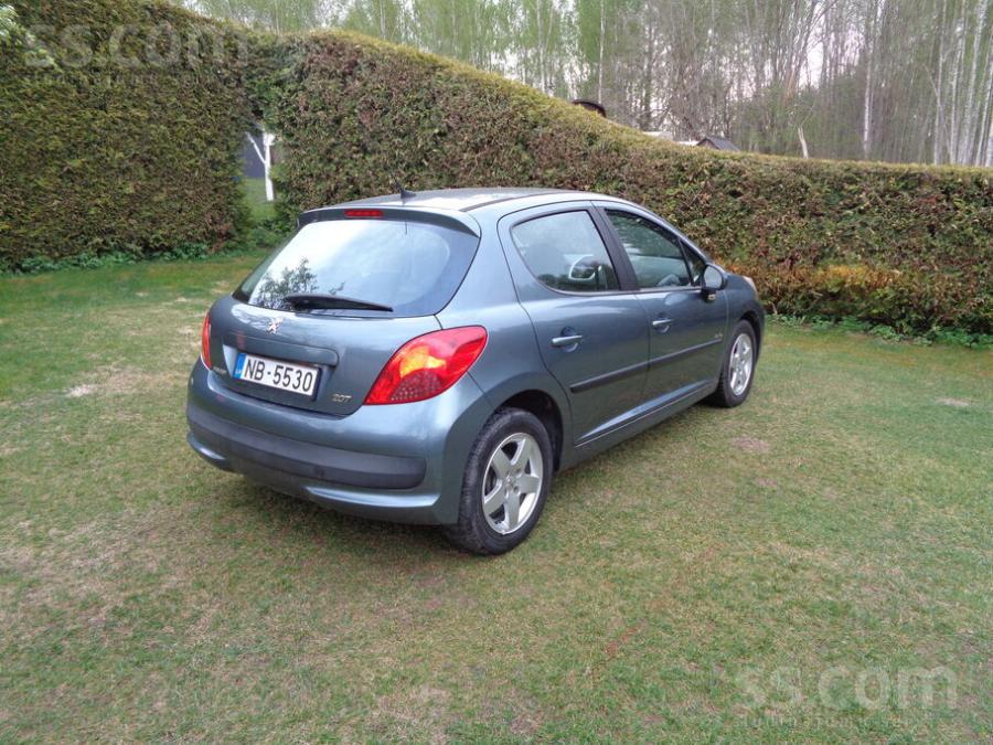 Grey Peugeot 207 2008 in Ogre, with an engine capacity of 1.40 L and mileage of 240 thousand km for 2600 €, photo 4 on AUTOMOTO.COM.LV