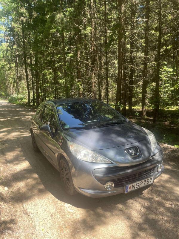 Peugeot 207 2008 in Kelme on AUTOMOTO.COM.LV Grey Peugeot 207 2008 in Kelme, with an engine capacity of 1.40 L and mileage of 142 thousand km for 1200 €, photo 1 on AUTOMOTO.COM.LV
