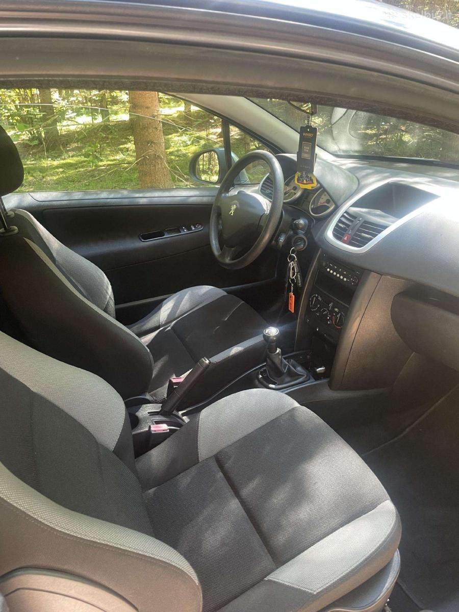 Grey Peugeot 207 2008 in Kelme, with an engine capacity of 1.40 L and mileage of 142 thousand km for 1200 €, photo 8 on AUTOMOTO.COM.LV