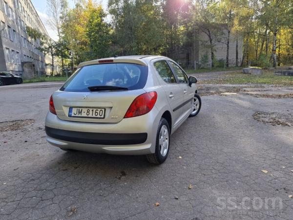 Peugeot 207 2008 in Riga on AUTOMOTO.COM.LV Grey Peugeot 207 2008 in Riga, with an engine capacity of 1.40 L and mileage of 189 thousand km for 2200 €, photo 5 on AUTOMOTO.COM.LV
