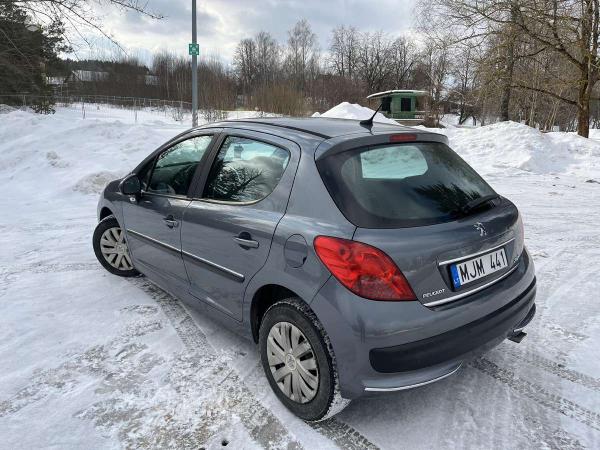 Grey Peugeot 207 2009 in Trakai, with an engine capacity of 1.40 L and mileage of 211 thousand km for 1890 €, photo 4 on AUTOMOTO.COM.LV