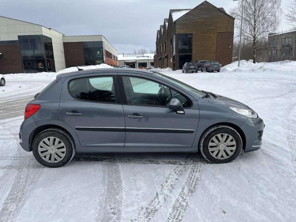 Grey Peugeot 207 2009 in Trakai, with an engine capacity of 1.40 L and mileage of 211 thousand km for 1890 €, photo 5 on AUTOMOTO.COM.LV
