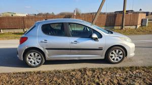 Pelēks Peugeot 207 2009 Tallina, ar dzinēja tilpumu 1.40 L un nobraukumu 200 tūkst. km par 700 €, foto 4 vietnē AUTOMOTO.COM.LV