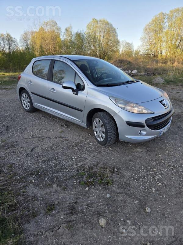 Grey Peugeot 207 2009 in Ludza, with an engine capacity of 1.40 L and mileage of 213 thousand km for 1750 €, photo 2 on AUTOMOTO.COM.LV