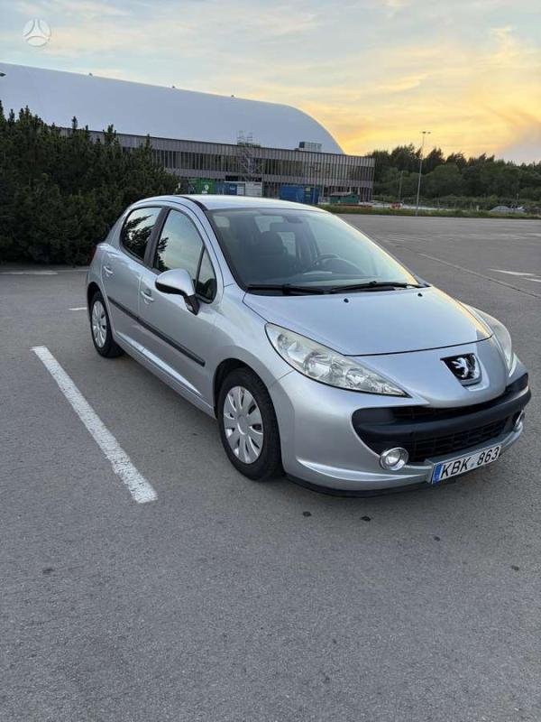 Grey Peugeot 207 2009 in Siauliai, with an engine capacity of 1.60 L and mileage of 183 thousand km for 2200 €, photo 3 on AUTOMOTO.COM.LV