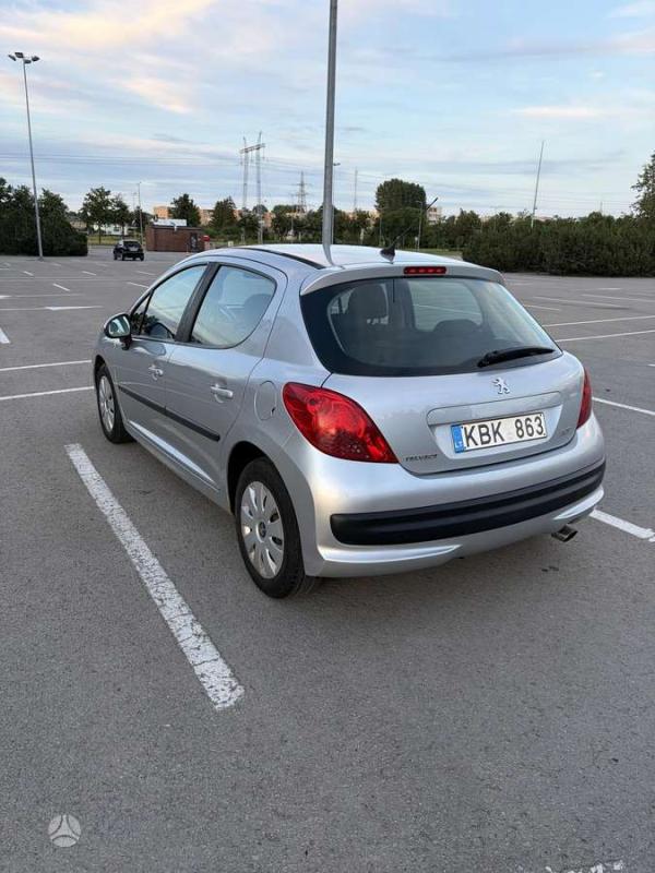 Grey Peugeot 207 2009 in Siauliai, with an engine capacity of 1.60 L and mileage of 183 thousand km for 2200 €, photo 5 on AUTOMOTO.COM.LV