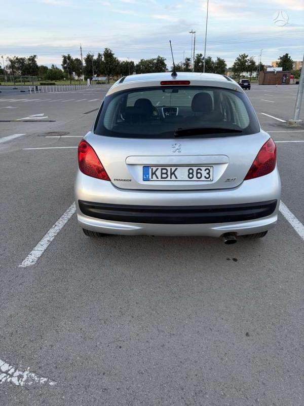 Grey Peugeot 207 2009 in Siauliai, with an engine capacity of 1.60 L and mileage of 183 thousand km for 2200 €, photo 6 on AUTOMOTO.COM.LV