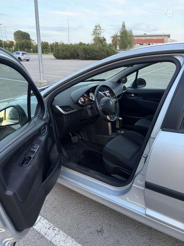 Grey Peugeot 207 2009 in Siauliai, with an engine capacity of 1.60 L and mileage of 183 thousand km for 2200 €, photo 7 on AUTOMOTO.COM.LV