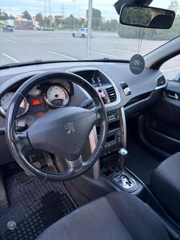 Grey Peugeot 207 2009 in Siauliai, with an engine capacity of 1.60 L and mileage of 183 thousand km for 2200 €, photo 8 on AUTOMOTO.COM.LV
