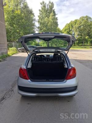 Pelēks Peugeot 207 2009 Rīga, ar dzinēja tilpumu 1.60 L un nobraukumu 160 tūkst. km par 1990 €, foto 6 vietnē AUTOMOTO.COM.LV