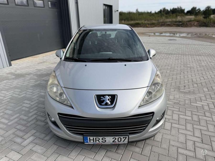 Grey Peugeot 207 2009 in Ukmerge, with an engine capacity of 1.60 L and mileage of 162 thousand km for 2499 €, photo 1 on AUTOMOTO.COM.LV