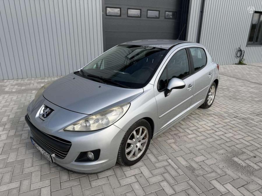 Grey Peugeot 207 2009 in Ukmerge, with an engine capacity of 1.60 L and mileage of 162 thousand km for 2499 €, photo 3 on AUTOMOTO.COM.LV