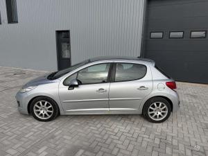 Grey Peugeot 207 2009 in Ukmerge, with an engine capacity of 1.60 L and mileage of 162 thousand km for 2499 €, photo 4 on AUTOMOTO.COM.LV