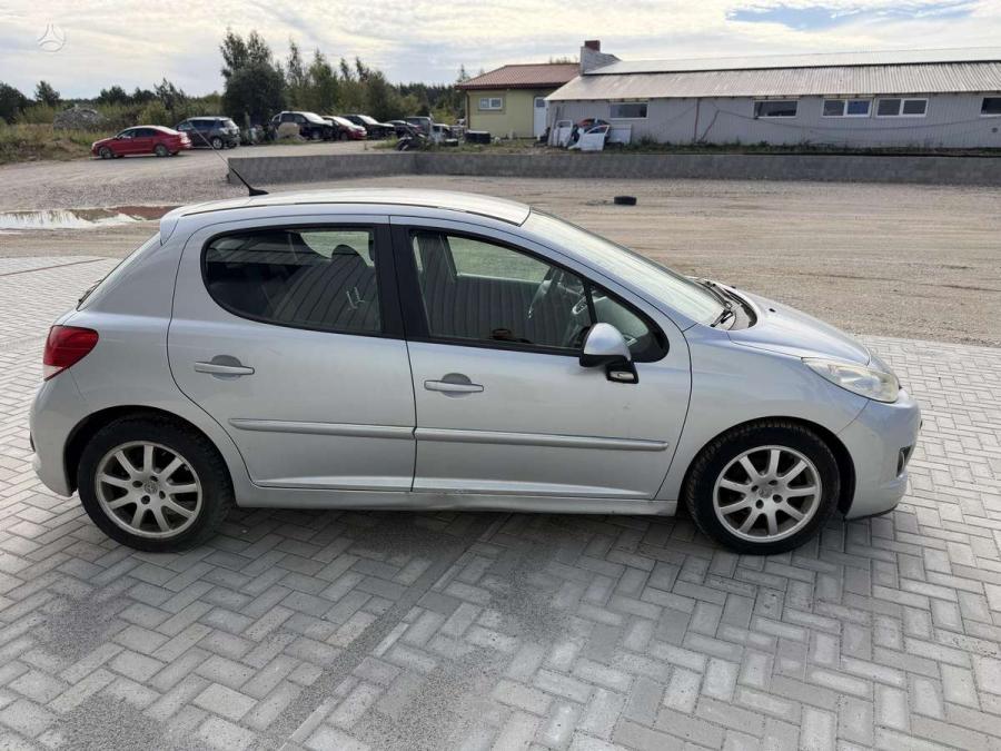 Grey Peugeot 207 2009 in Ukmerge, with an engine capacity of 1.60 L and mileage of 162 thousand km for 2499 €, photo 8 on AUTOMOTO.COM.LV
