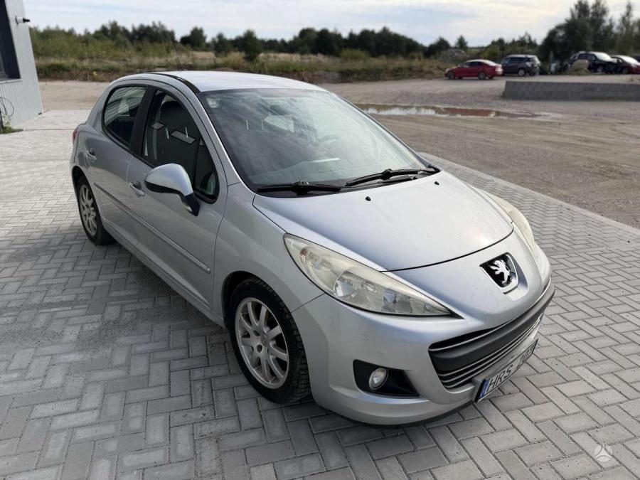Grey Peugeot 207 2009 in Ukmerge, with an engine capacity of 1.60 L and mileage of 162 thousand km for 2499 €, photo 9 on AUTOMOTO.COM.LV