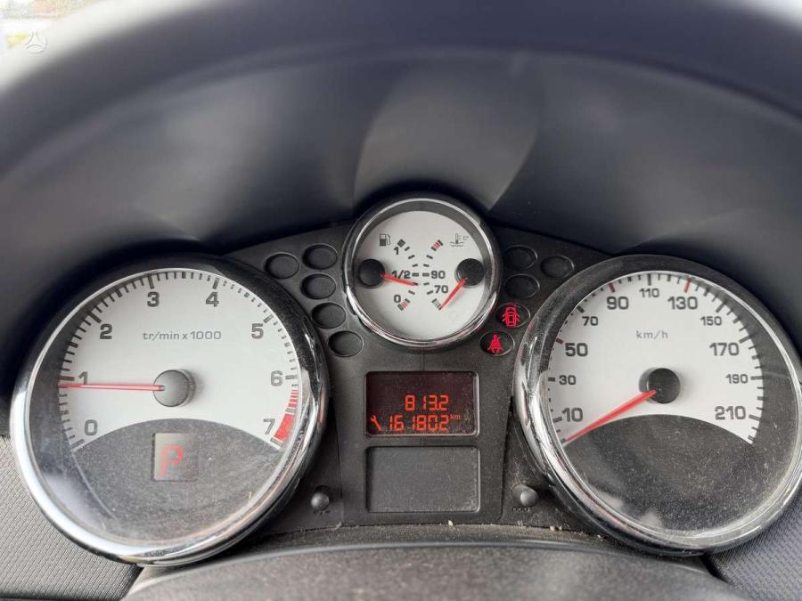 Grey Peugeot 207 2009 in Ukmerge, with an engine capacity of 1.60 L and mileage of 162 thousand km for 2499 €, photo 11 on AUTOMOTO.COM.LV