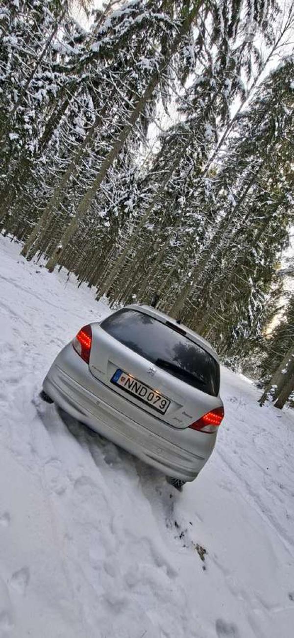 Grey Peugeot 207 2010 in Panevezys, with an engine capacity of 1.40 L and mileage of 175 thousand km for 1999 €, photo 5 on AUTOMOTO.COM.LV