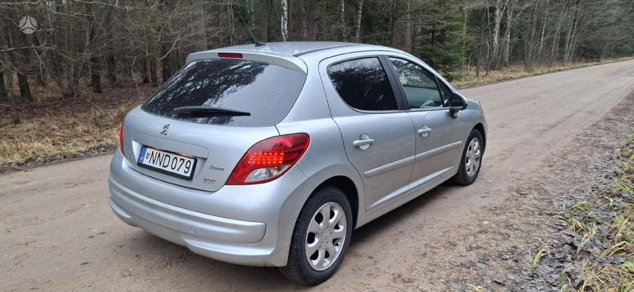 Grey Peugeot 207 2010 in Panevezys, with an engine capacity of 1.40 L and mileage of 175 thousand km for 1999 €, photo 8 on AUTOMOTO.COM.LV