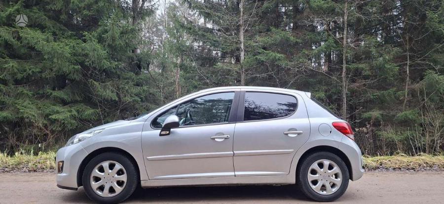Grey Peugeot 207 2010 in Panevezys, with an engine capacity of 1.40 L and mileage of 175 thousand km for 1999 €, photo 9 on AUTOMOTO.COM.LV
