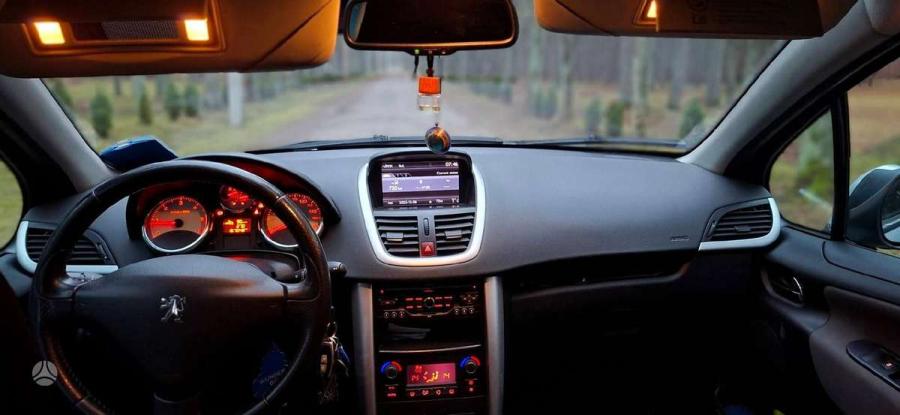 Grey Peugeot 207 2010 in Panevezys, with an engine capacity of 1.40 L and mileage of 175 thousand km for 1999 €, photo 12 on AUTOMOTO.COM.LV