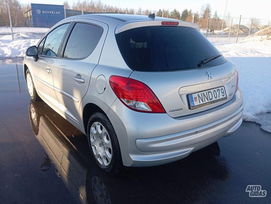 Pelēks Peugeot 207 2010 Panevēža, ar dzinēja tilpumu 1.40 L un nobraukumu 175 tūkst. km par 2200 €, foto 1 vietnē AUTOMOTO.COM.LV