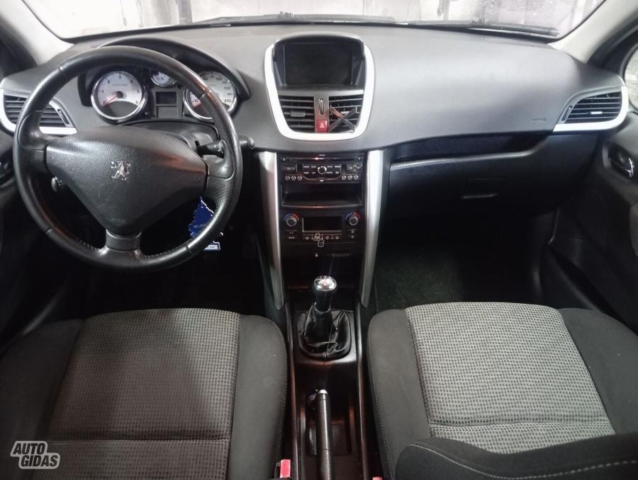 Pelēks Peugeot 207 2010 Panevēža, ar dzinēja tilpumu 1.40 L un nobraukumu 175 tūkst. km par 2200 €, foto 12 vietnē AUTOMOTO.COM.LV