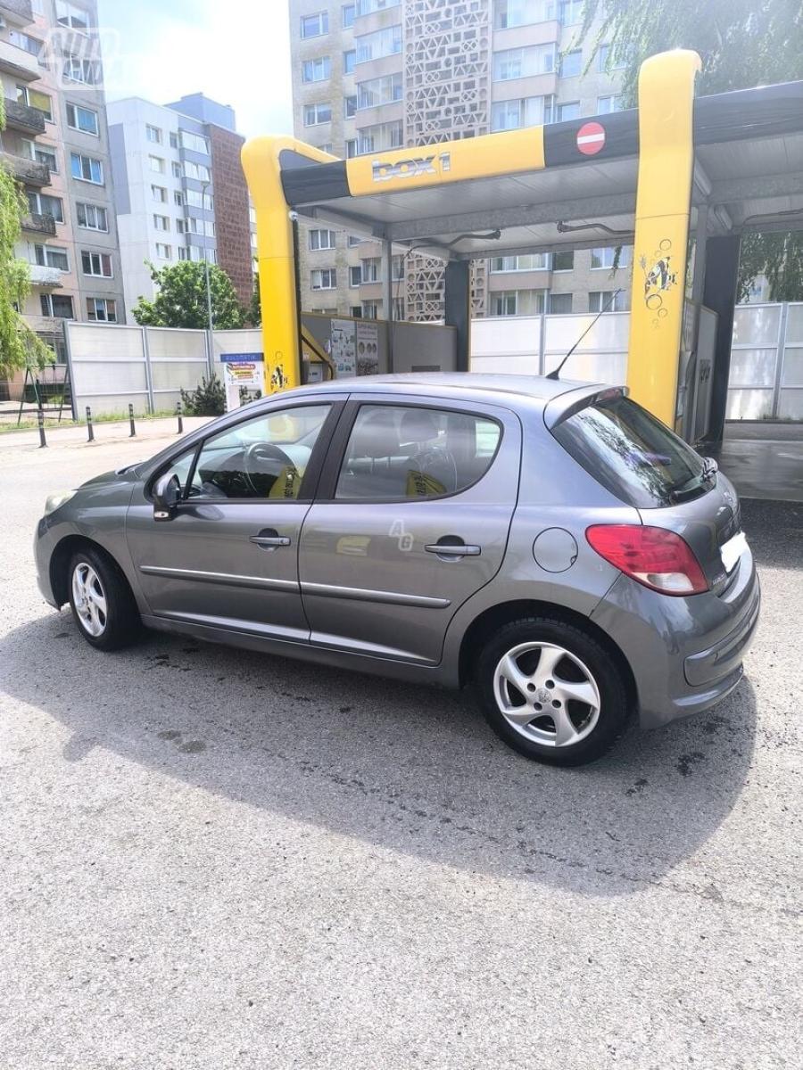 Grey Peugeot 207 2011 in Marijampole, with an engine capacity of 1.60 L and mileage of 152 thousand km for 1500 €, photo 6 on AUTOMOTO.COM.LV
