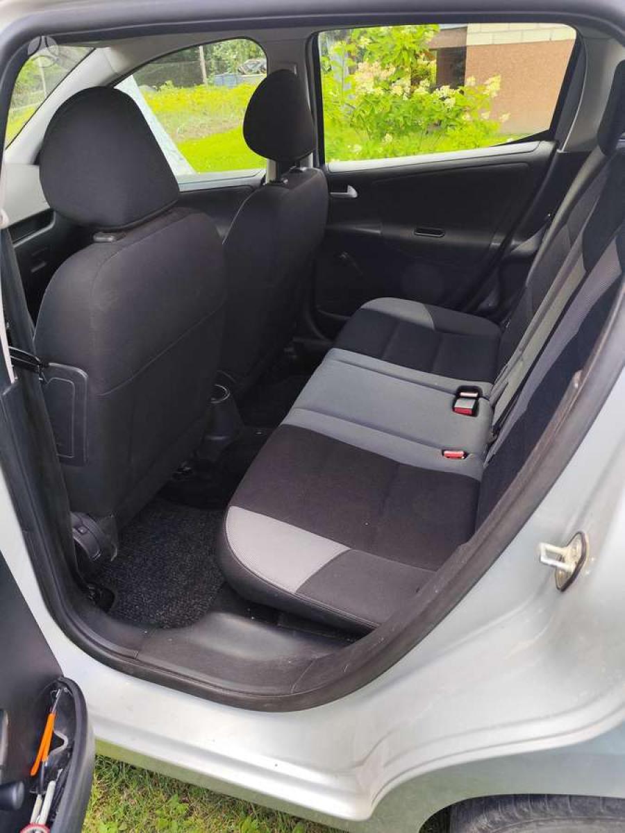 Pelēks Peugeot 207 2009 Panevēža, ar dzinēja tilpumu 1.56 L un nobraukumu 138 tūkst. km par 2400 €, foto 5 vietnē AUTOMOTO.COM.LV